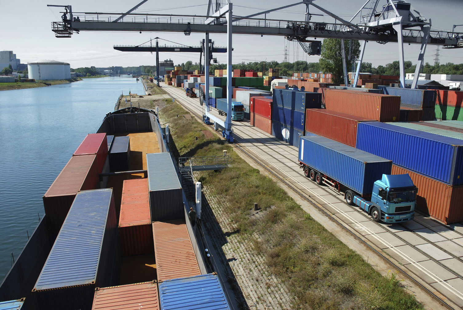 A new container-on-barge shuttle service between the Port of New ...