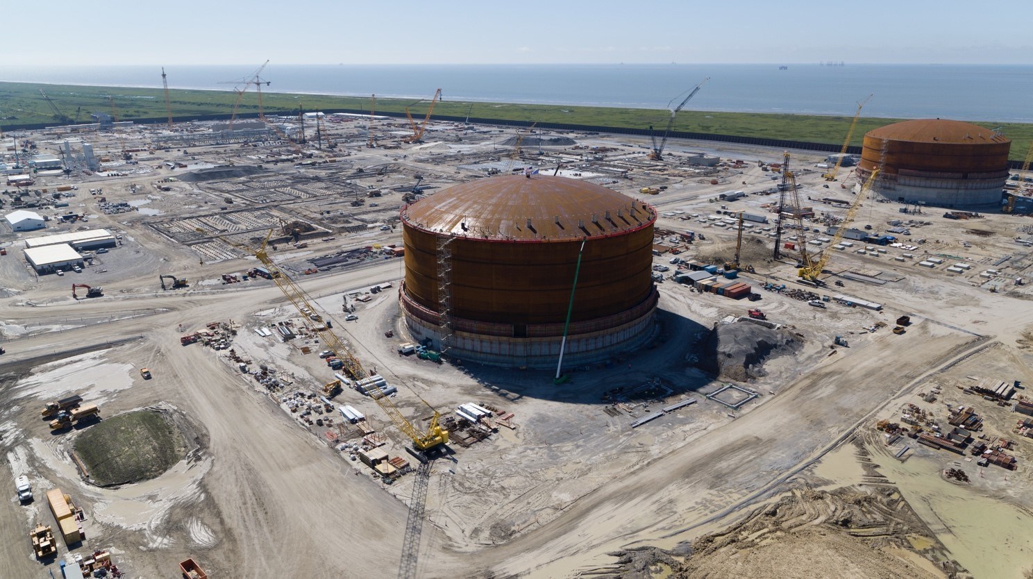 Venture Global raises second LNG storage tank roof at Calcasieu Pass